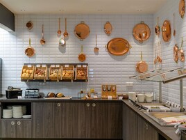 Café da manhã com buffet todos os dias mediante uma taxa