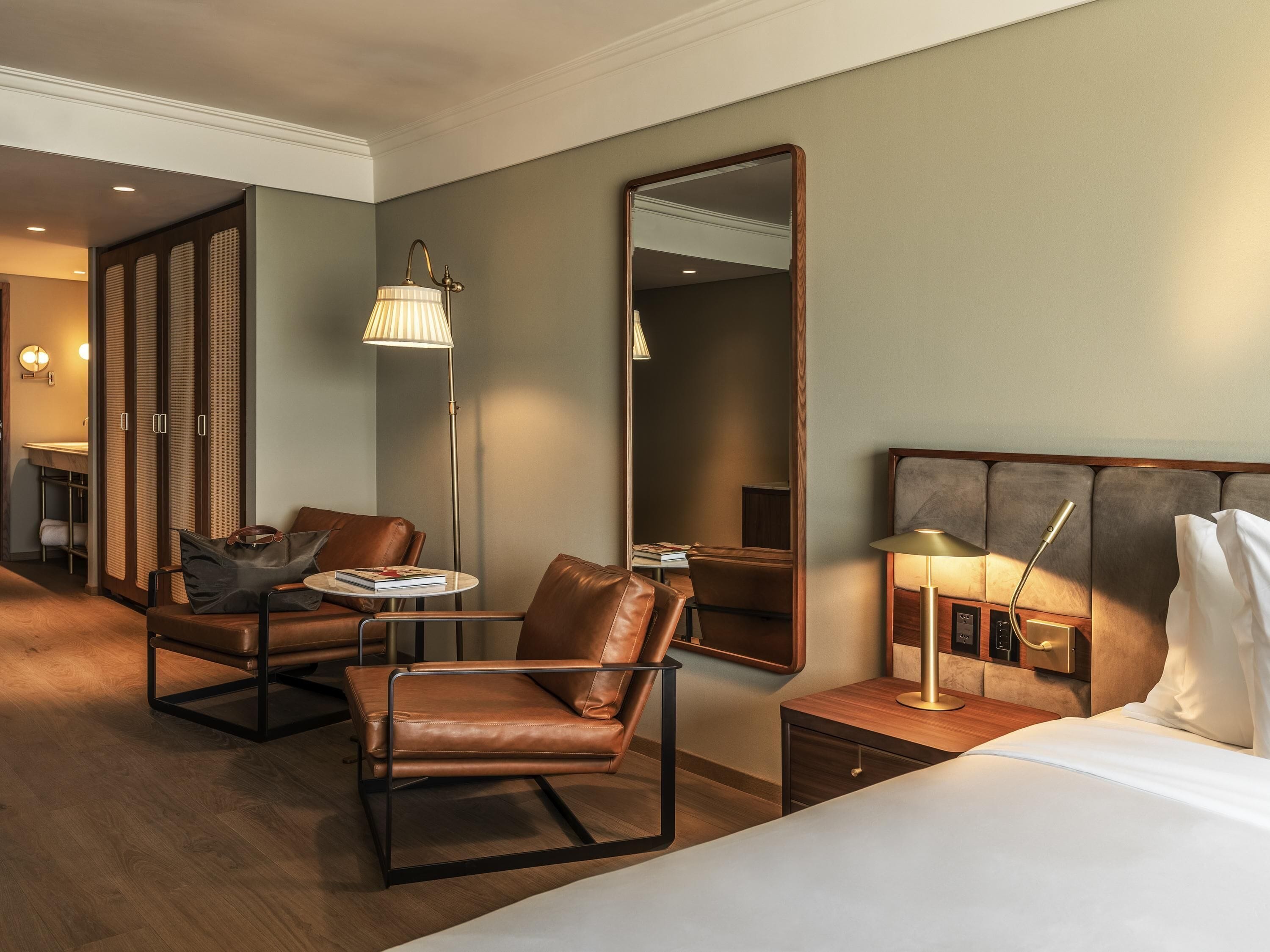 Quarto Executivo, 1 cama king-size, vista para o mar | Minibar, cofre no quarto, secretária, cortinas/cortinados opacos 