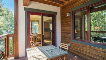 Condo, 2 quartos | Sacada