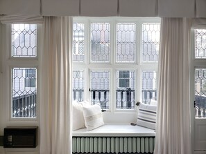 Quarto econômico, 1 cama King | Wi-Fi de cortesia, roupa de cama