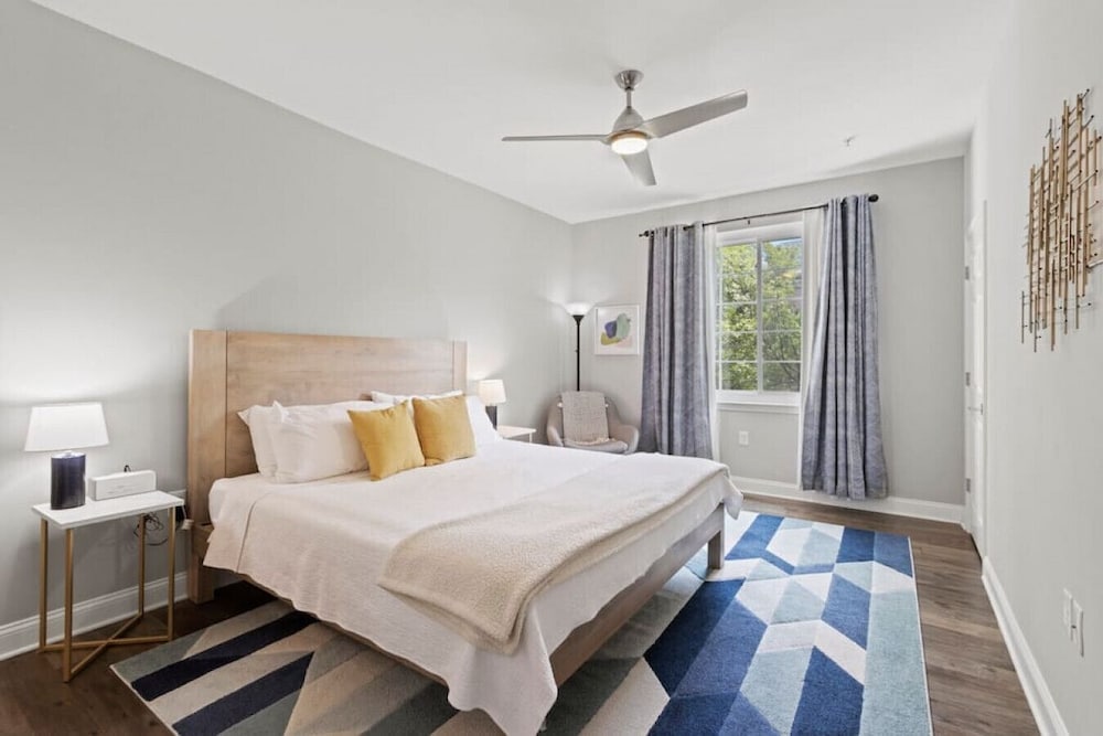 Chic 2br Apt, Steps From N Main St, Balcony View - Greenville, SC