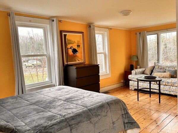 Large Farm House Apartment Minutes Away From Stowe Mountain Resort - Waterbury Village Historic District