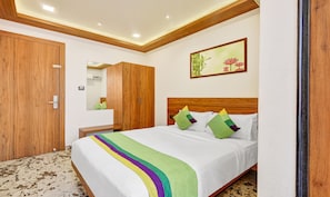 Quarto Duplo Standard | Secretária, ferro/tábua de engomar, roupa de cama fornecida 