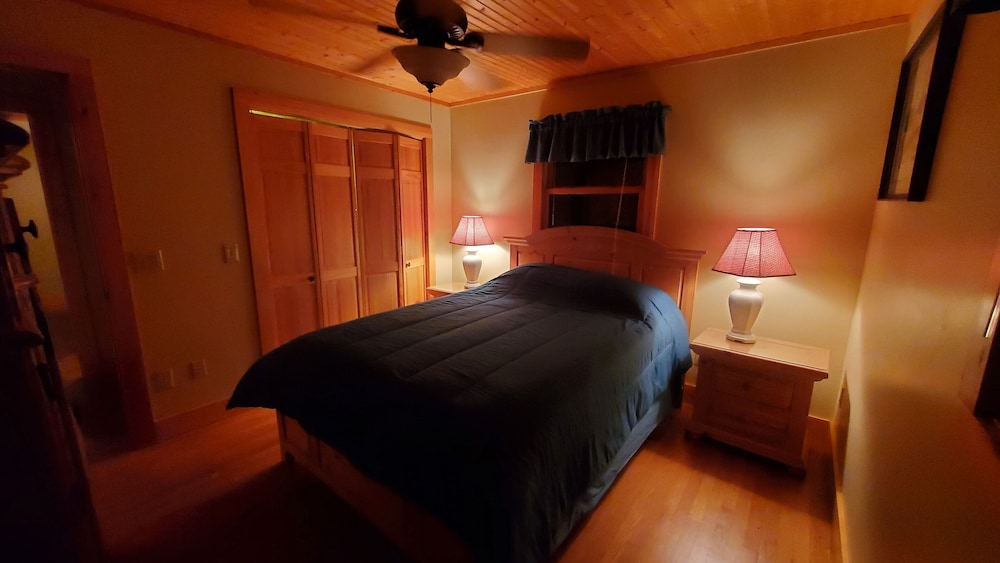 Lakeview Lounge. 3 Bedroom Cabin Surrounded By National Forest. - Roan Mountain, TN