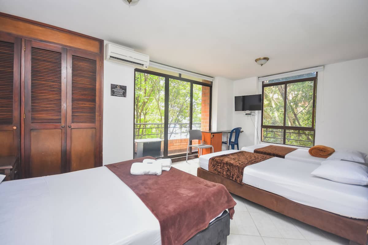 Escrivaninha, Wi-Fi de cortesia, roupa de cama
