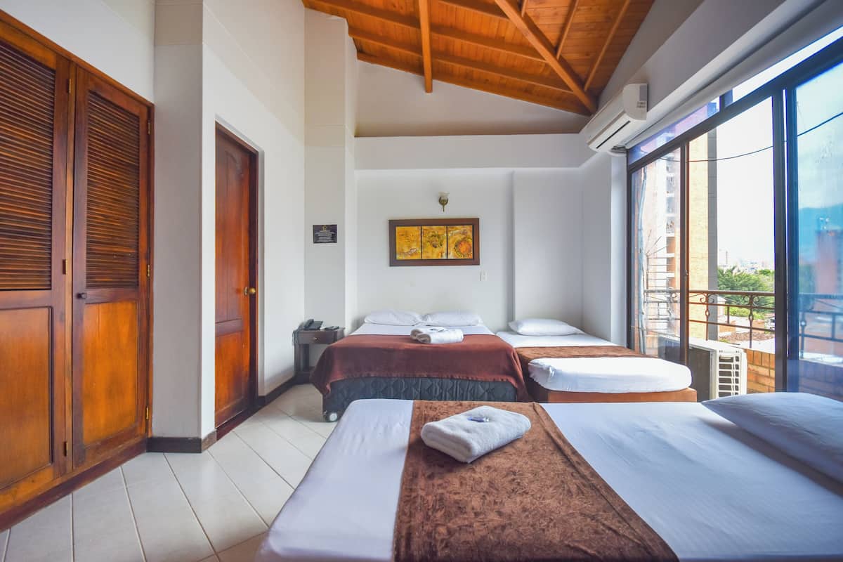 Escrivaninha, Wi-Fi de cortesia, roupa de cama