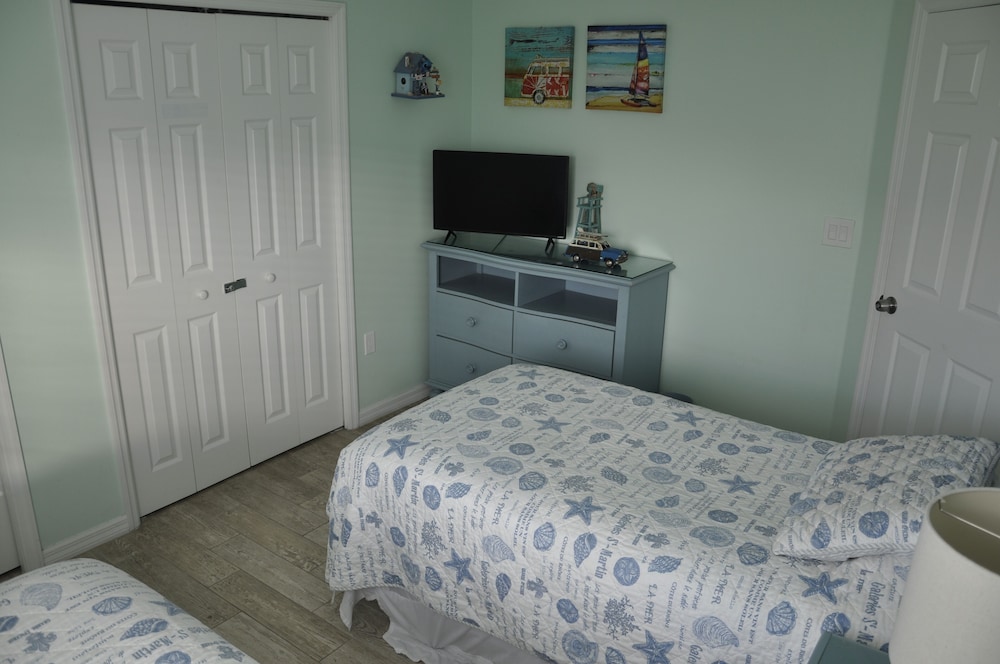 On The Beach Cozy Condo, Ocean Views, Steps From The Water, At The Heart Of Irb - Indian Rocks Beach, FL