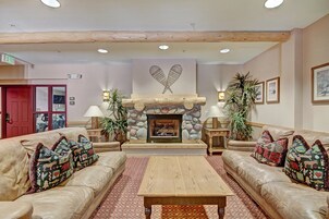 Quarto, 1 quarto | Sala de estar | Televisor de ecrã plano de 32 polegadas com canais digitais, Smart TV 