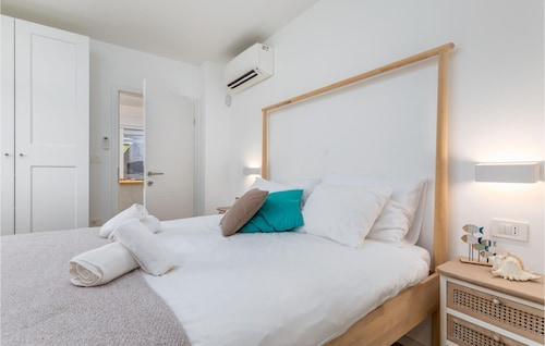 Shimunelka 6+2, 200 M Od Mora, Parcela 4000 M2 - Peroj