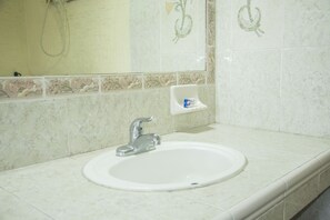 Quarto Duplo | Wi-fi grátis, roupa de cama fornecida