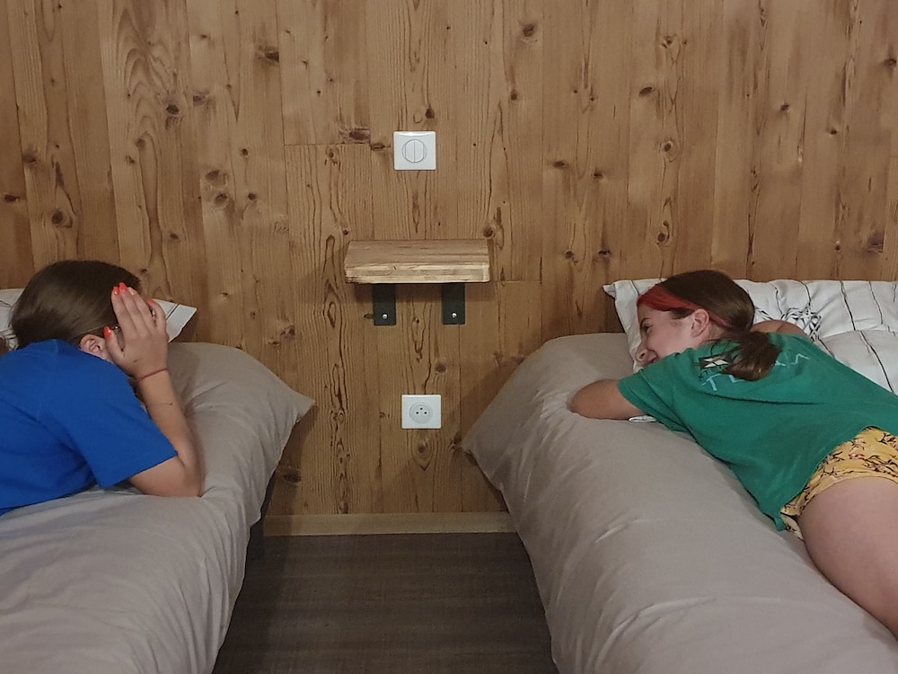 Cocooning In The Valley Of The Lakes - Lorena