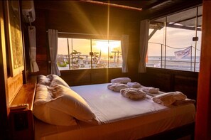 Frigobar, escrivaninha, Wi-Fi de cortesia, roupa de cama