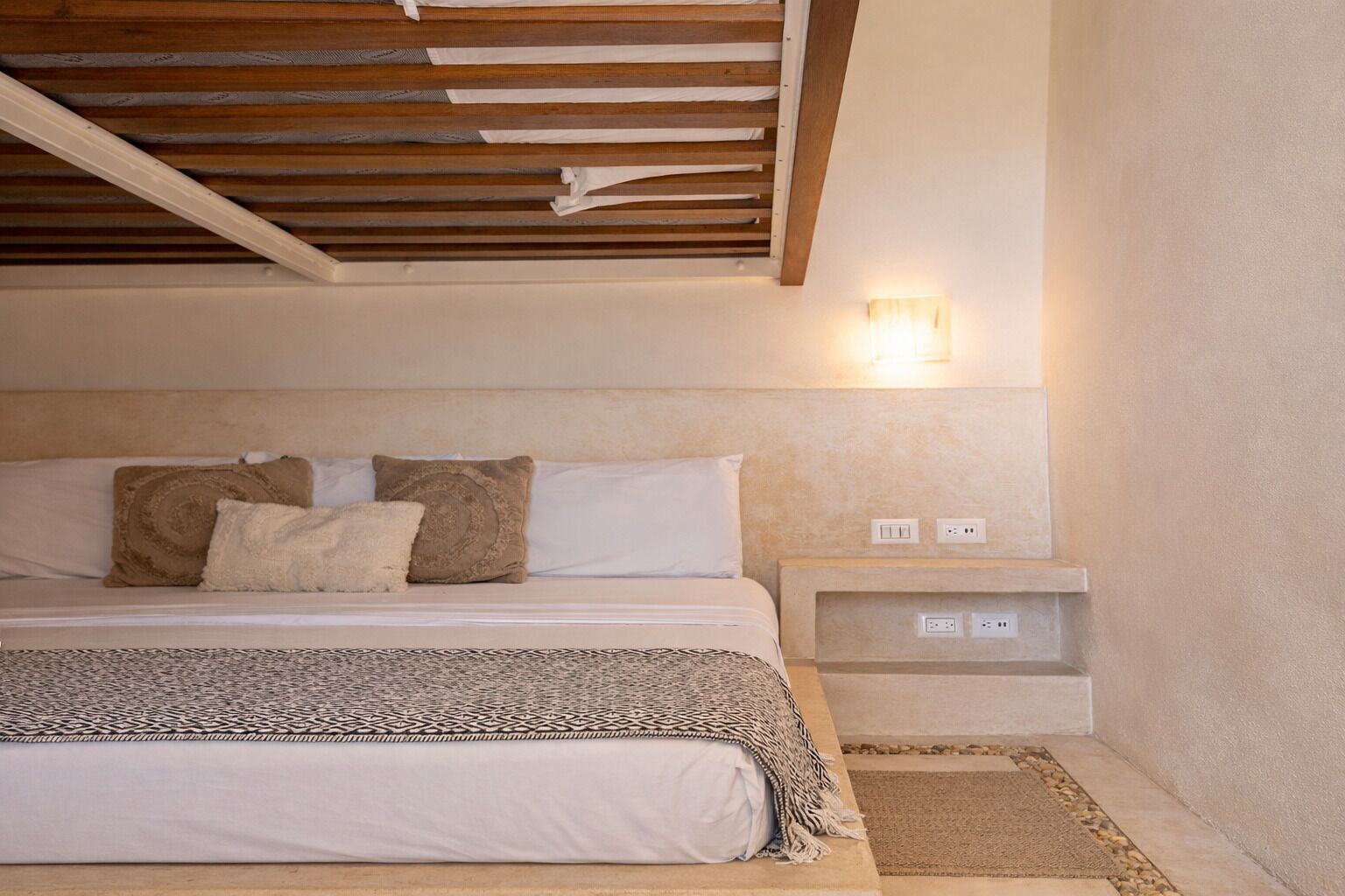 Roupas de cama premium, edredons de pluma, cofres nos quartos