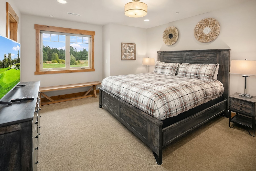 Fantastic Location On The Driving Range! Four Masters*hot Tub*walk To The Spa - Roslyn, WA