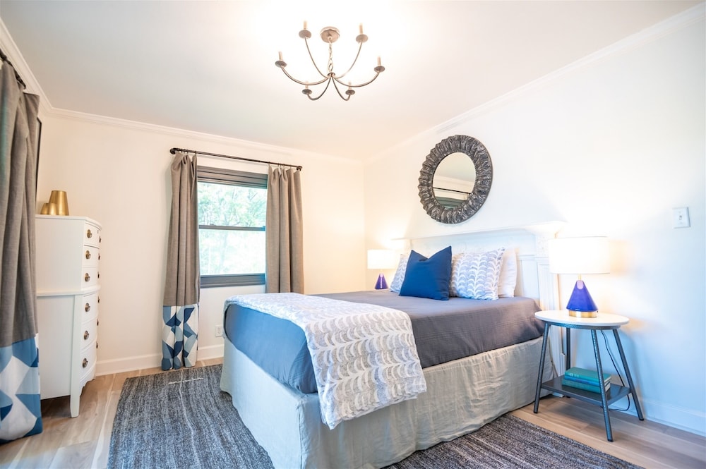 Chic Cricket Cottage | 3 Bed, 2 Bath - Dadeville, AL