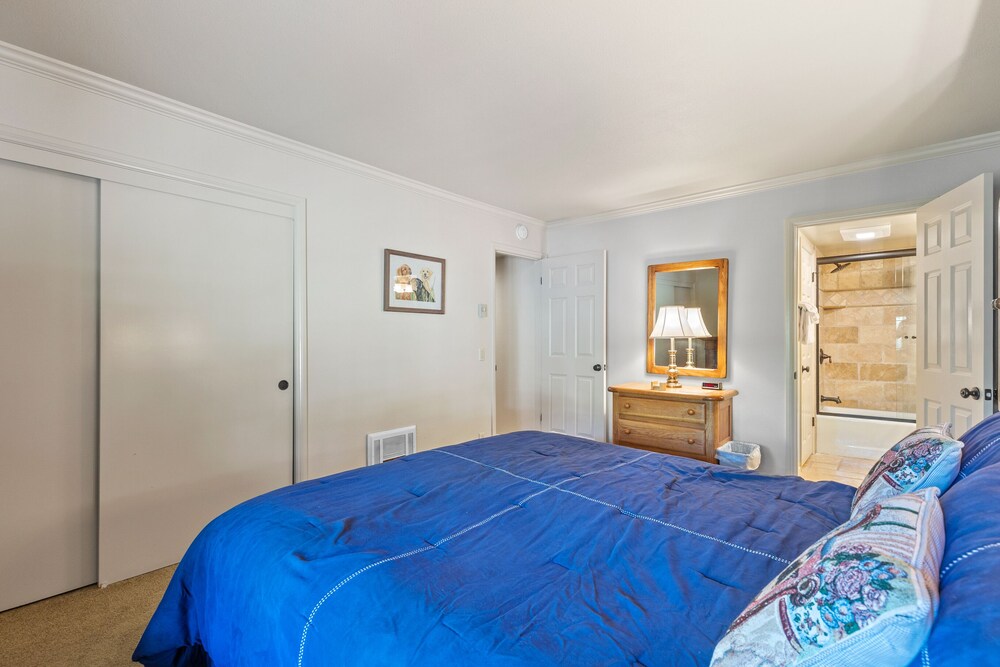 Interlaken 34, Overlooking Beautiful Gull Lake. - June Lake, CA