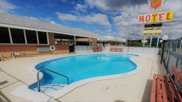 Piscina exterior sazonal