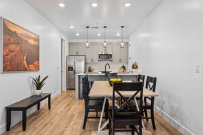 Apartamento em Condomínio Fechado, 3 quartos | Restaurantes