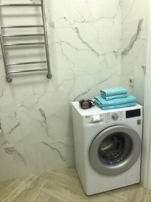 Apartamento Superior | Casa de banho | Um polibã, um chuveiro de hidromassagem