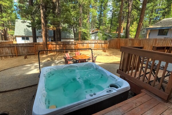 Montgomery Estates Bliss | Hot Tub & Fur Babies Welcome! - South Lake Tahoe, CA