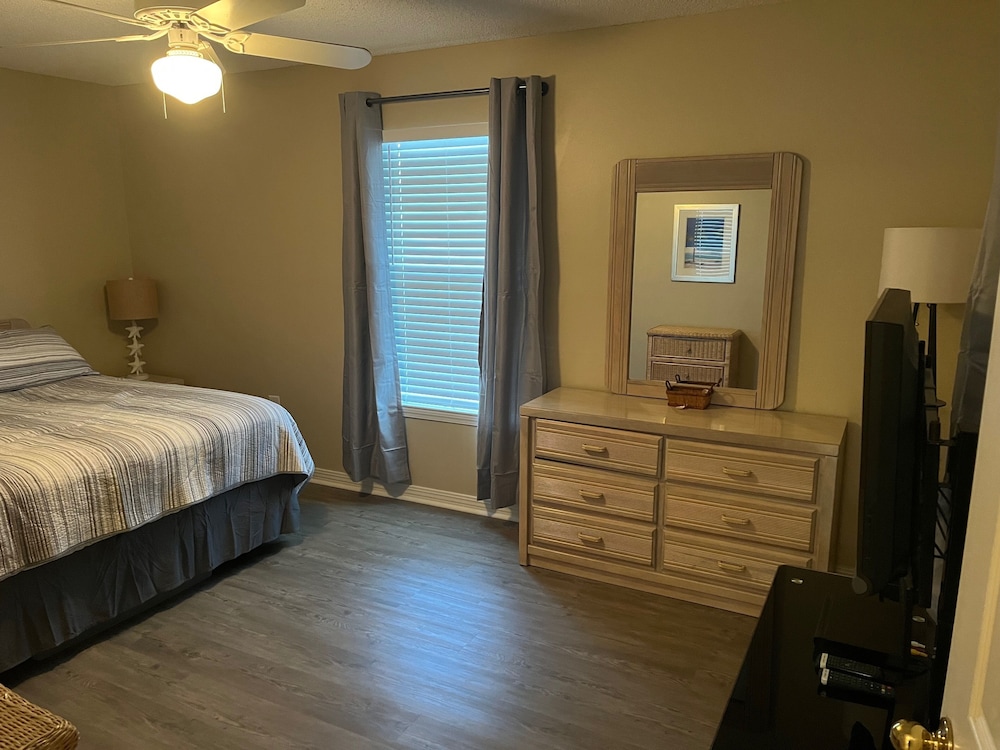 Perdido Key Pensacola Beach Access Poolside 1 Bed 1 Bath Fall / Winter Discounts - Perdido Key, FL