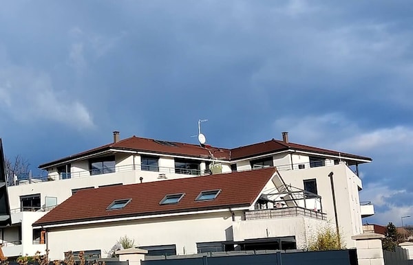 Modern Duplex (Home Office, Laptop Friendly) - Saint-Genis-Pouilly