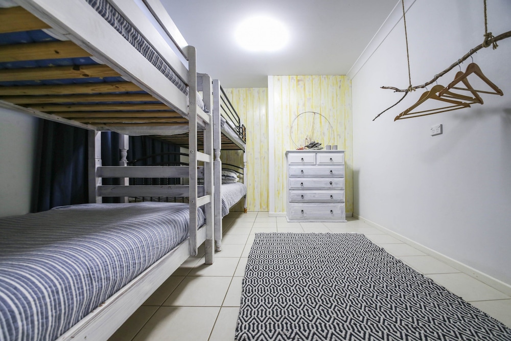 Seychelles Ground Level 2 Bedroom Air-con Self-contained Apartment, River Views - Wooli