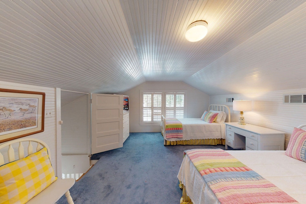 Located Next To The 5th Street Beach Entrance And Sleeps 11 - セント・シモンズ・アイランド, GA