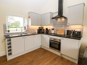 Casa de Campo | Cozinha privada | Um frigorífico, utensílios de cozinha 