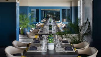 3 restaurantes, cozinha local e internacional