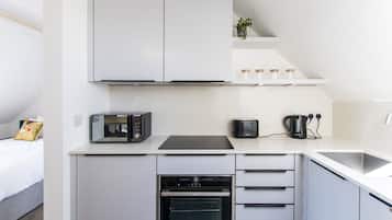 Estúdio, casa de banho privativa | Cozinha partilhada