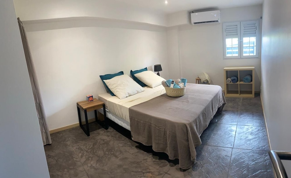 House 90 M2 Sleeps 6 - Guadeloupe