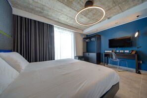 Quarto Duplo ou Twin Deluxe | Roupa hipoalergénica, minibar, cofre no quarto, secretária 