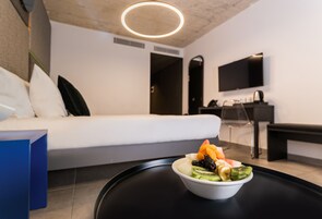 Quarto conforto | Roupas de cama antialérgicas, frigobar, cofres nos quartos, escrivaninha