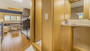 Quarto básico, 1 quarto (Caravan A) | 1 quarto, Wi-Fi de cortesia