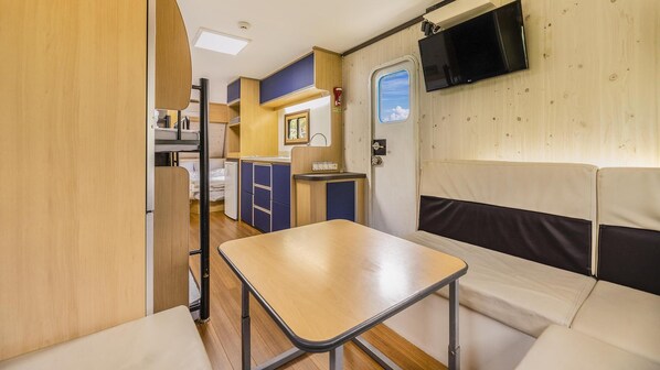 Quarto básico, 1 quarto (Caravan A) | 1 quarto, Wi-Fi de cortesia