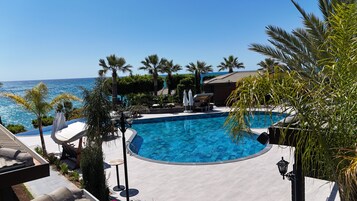 ZEUS SEA VIEW | Piscina exterior | Piscina interior, piscina exterior, guarda-sóis, espreguiçadeiras
