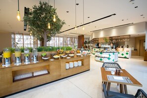 3 restaurantes, café da manhã, culinária internacional