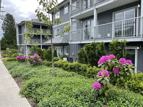 Gibsons Landing Inn - Gibsons