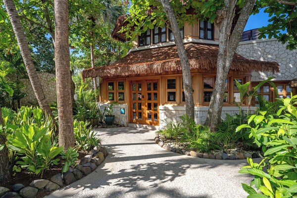 Rooftop Stone Cottage At Ocean Cliff Hotel Negril - Negril
