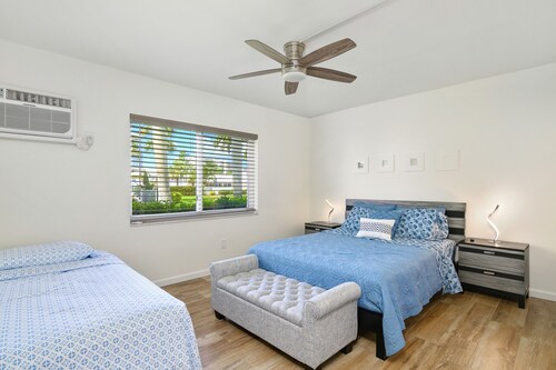 ** Short Walk To The Beach ** - Marco Island, FL