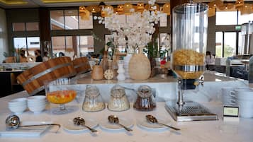 Café da manhã com buffet diário (THB 450 por pessoa)