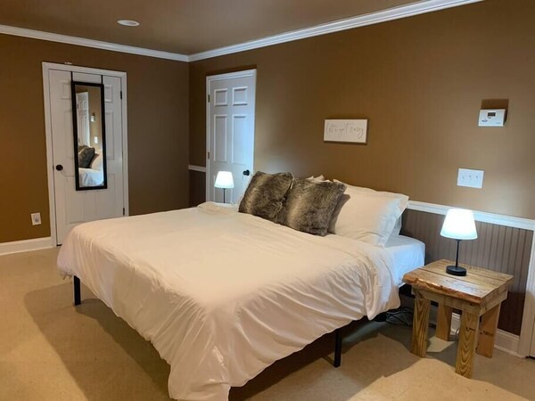 Little Farm Cozy King Bed Private Driveway/entry - Canton, GA