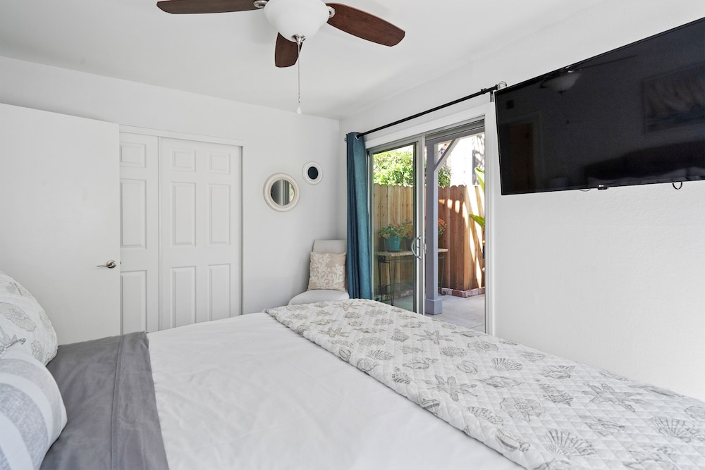 Beach To Bay View Townhouse - Steps To Everything! - Newport Beach, CA