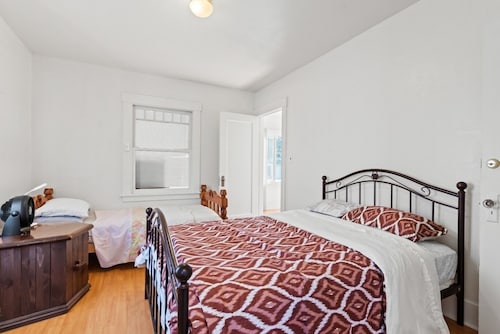 Great For Team/families/easy Commute Nice3houses/parkings/washer Dryer /1 Price - Oakland, CA