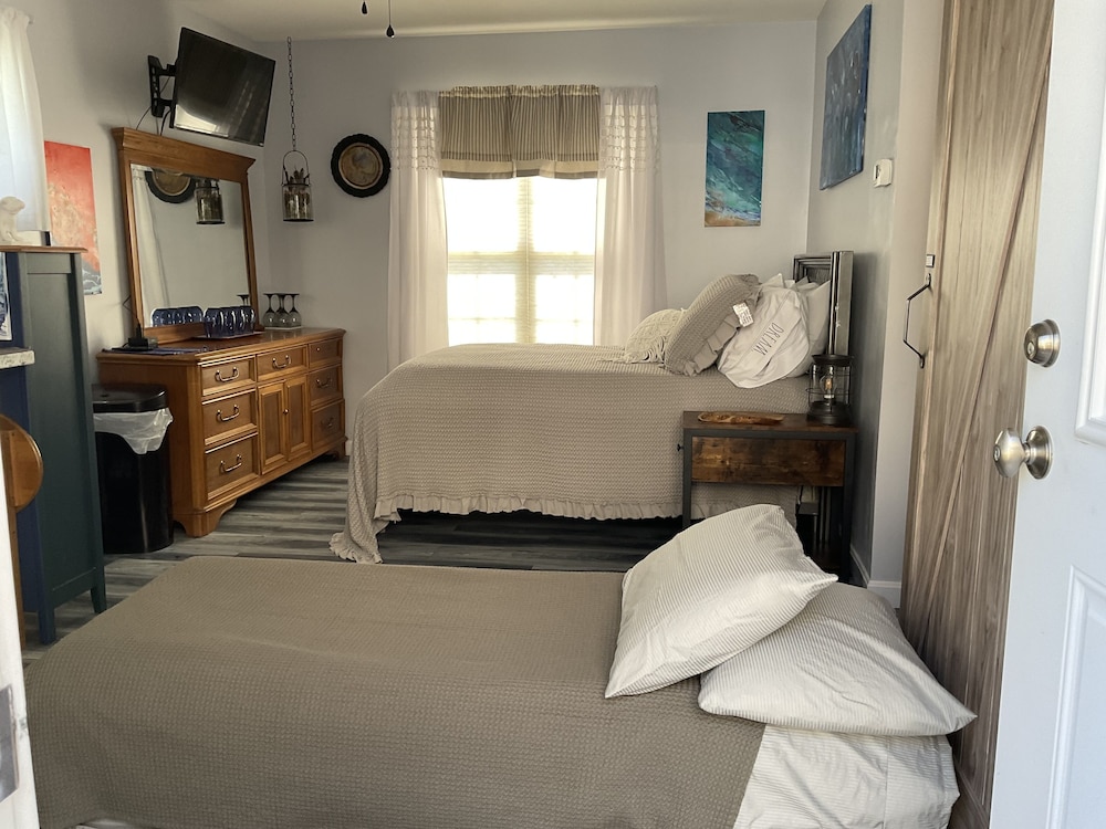 Extra Clean In-law-suite - Queen Bed, High Speed Wifi, Smart Tv & Much More! - Redden State Forest, Georgetown