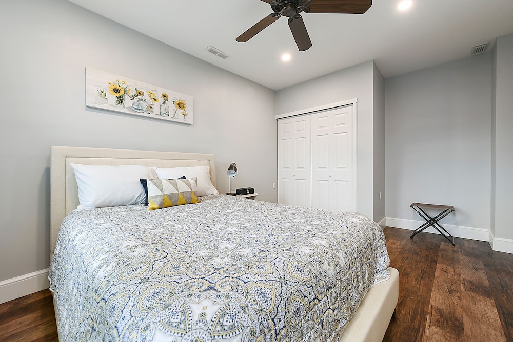 Amazingly Homey W/garage + Outdoor Space! 5b/2b - Pittsburgh