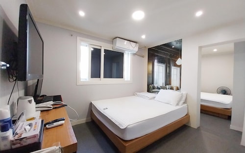 Busan Jaesongdong Zara - Busan