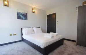 Apartamento, várias camas | 1 quarto, Wi-fi grátis, roupa de cama fornecida