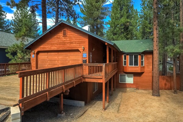 Montgomery Estates Bliss - Hot Tub, Pets, Family Fun! - Indian Creek Reservoir, CA